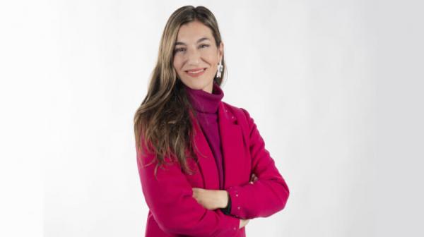 La periodista de radio ADN Chile Andrea Obaid, gana “el Oscar” de la ...